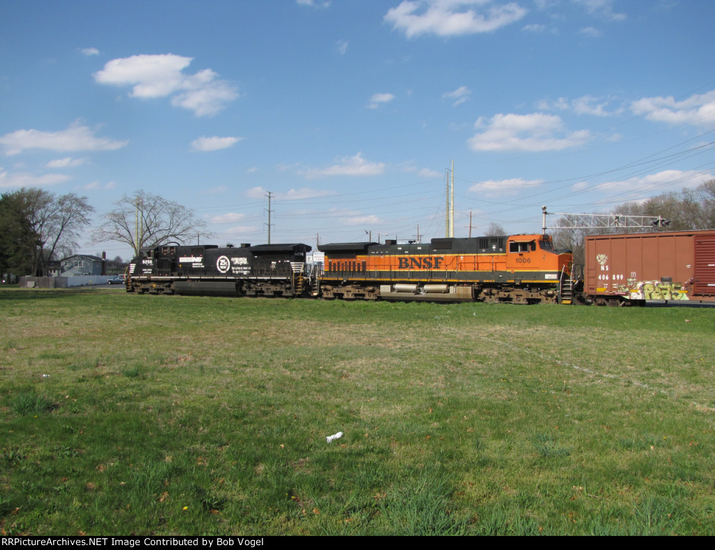 OLS NS 9256 and BNSF 1006